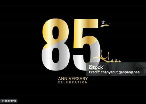 85 주년 기념 축하 금색과 은색 벡터 템플릿 85 숫자 로고 디자인 85 번째 생일 로고 로고 타입 기념일 축하를위한 벡터 기념일 포스터 초대장 0명에 대한 스톡 벡터