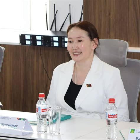 Дархан Уул Найзуудаа 🤗НАДА нь сайхан мэдээ дуулгая Хотын маань баяраар АЗ ХУР номын