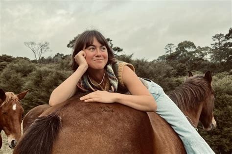 Fei Lin Releases New Single ‘love Is A Ladder Muzic Nz