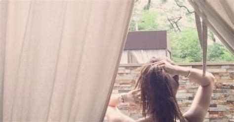 나 혼자 산다 한채아 금방이라도 풀어질 듯한 한줄 비키니 위태롭네