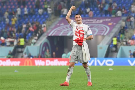 Trikot Aktion Für Den Kosovo Schweizer Xhaka Droht Ärger Mit Der Fifa