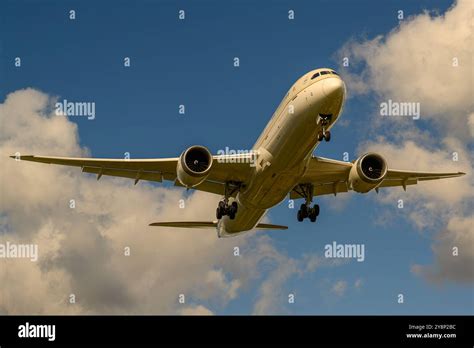 A Saudia Boeing 787 9 Dreamliner On Final Approach To Runway 15