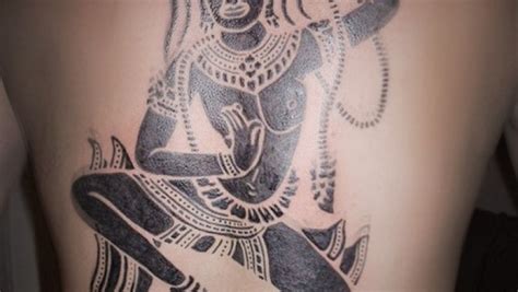 ប្រយ័ត្នគ្រោះថ្នាក់ដល់ជីវិត មុននឹងសម្រេចចាក់សាក់ អ្នកត្រូវដឹងពីហានិភ័យទាំងអស់នេះសិន Knongsrok