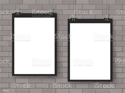흰색 벽돌 벽에 포스터 템플릿 사실적인 벽 갤러리 벡터 일러스트레이션 일러스트레이션 그림 포스터 또는 사진을위한 다채로운 빈 벡터 모형 세트 그림자에 대한 스톡 벡터 아트