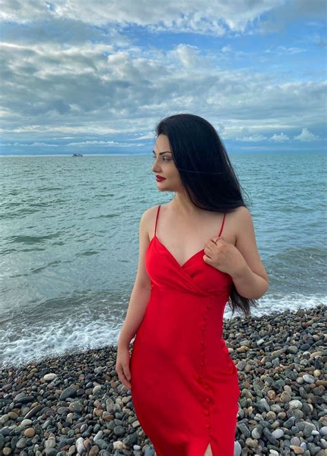 ნინო ბედნიერ 2025 წელს გისურვებთ ეს წელი ბრძენი გველის წელია გველი იმდენად ჭკვიანია რომ მას