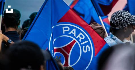 파란색과 빨간색 파리 국기 사진 Unsplash의 무료 파랑 이미지