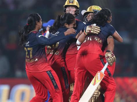Finally Ee Sala Cup Namde Rcb Fans Over The Moon As Team Finally Gets Trophy After Beating