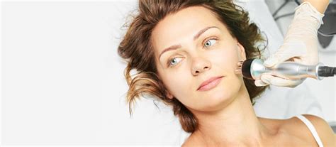 피부과 피부과 피부 관리 얼굴 치료 의료 스파 안토 주름 절차 여자는 젊어짐에 직면합니다 예쁜 소녀 Rf 화장품 장비 거실에 대한 스톡 사진 및 기타 이미지 Istock