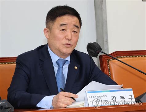 학교폭력 근절 간담회 발언하는 강득구 의원 연합뉴스