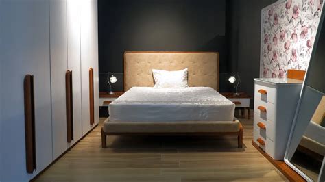 مينيمال غرفة نوم بسيطة وانيقة مزايا للأثاث الراقي