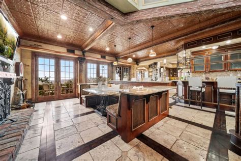 5 995m California Usa The Burbank Castle Is For Sale Castleist