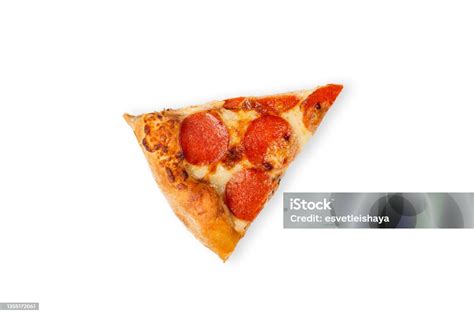 흰색에 고립 된 페퍼로니 피자 조각 페이퍼로니 피자의 최고 전망 이탈리아 음식 길거리 음식 패스트 푸드 빠른 물린 개념 페페로니 피자에 대한 스톡 사진 및 기타 이미지