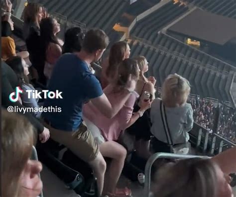 Video Texas Couple Grinding At Taylor Swift Concert Is Cringe Af