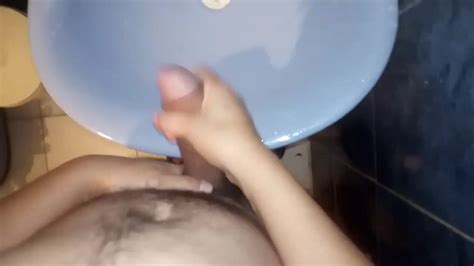 Un Nueva Paja Esta Vez Hago Acabar A Mi Marido En El Baño Despues De Lavarse Los Dientes Free