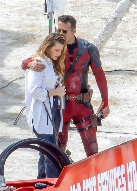 Ryan Reynolds Was Photographed Kissing Blake Lively On Set In London Ryan Reynolds Ryan