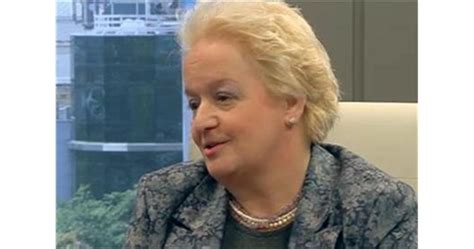 Алена вещае лоша година за България