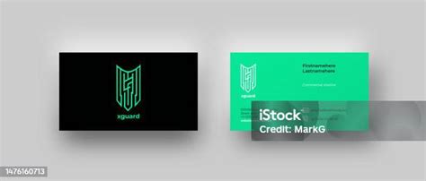 밝은 방패 형태 장식 로고와 녹색 Rgb 배경 메일 및 전화 아이콘이 있는 명함 상위 뷰 모형 가리기에 대한 스톡 벡터 아트 및