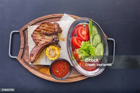 각종 맛있었어요 구운 고기 및 야채 위의 압살했다 플라테 고기에 대한 스톡 사진 및 기타 이미지 고기 굽기 돼지고기 Istock