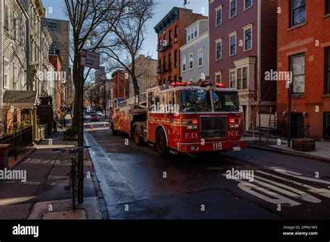 Fdny Hook And Ladder 118 In Training In Brooklyn New York Usa Stock