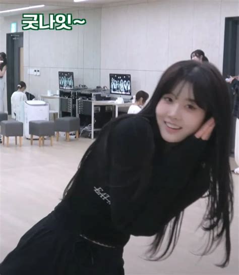 여돌이 입은 티셔츠에 적힌 문구 움짤저장소