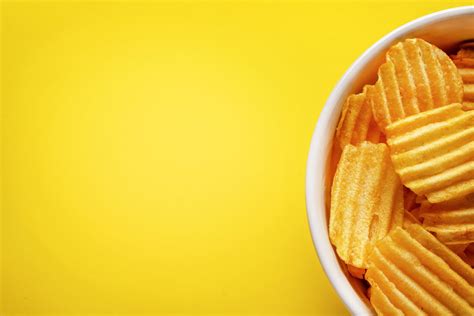 바삭한 식감·짭짤한 맛에 중독 핑거푸드 대명사 감자칩 최강자는 떴다 기자평가단 매일경제