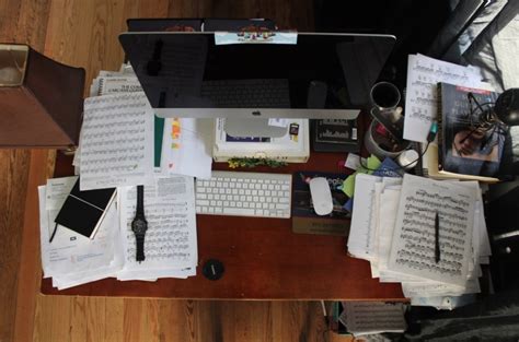Why You Need A Clutter Free Workspace Simply Placed