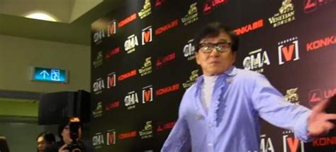 成龍不看新聞避見小龍女，還說：奧斯卡都拿獎，我有什麼不開心 每日頭條