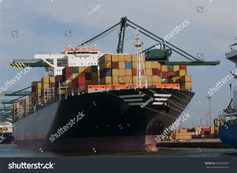 Container Ship Unloading Harbor Stock Photo 556950052 Shutterstock