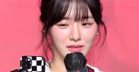 [포토]넷플릭스 셀러브리티 제작발표회에서 라이브방송하는 박규영