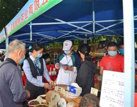 银行牵手高校打造扶贫新模式 特色农产品走进华工