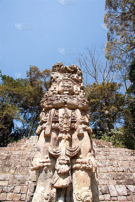 古代玛雅人的雕塑