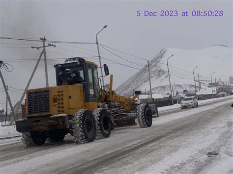 Халтиргаа гулгаа үүсэх эрсдэлтэй өгсүүр замуудад 66 тонн давс 292 тонн бодис цацжээ Hunnu Mn