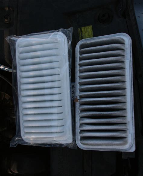 Motorluftfilter beim Toyota Avensis T25 tauschen - Das Autotagebuch