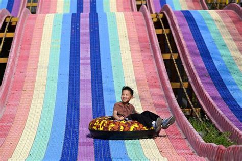 安徽合肥：大人孩子乐享清明小长假