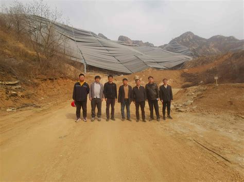 课题组与相关领域专家一同参观了某山地柔性光伏电站项目