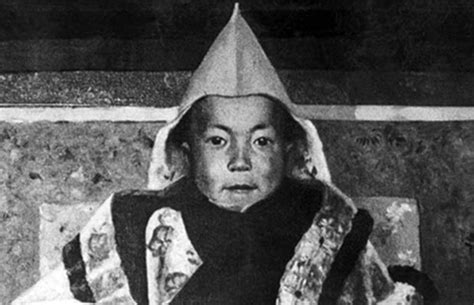 Далай лам суудалдаа заларчээ