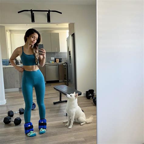 Pin By Martyflowles On Valkyrae Girls In Leggings Outfits With