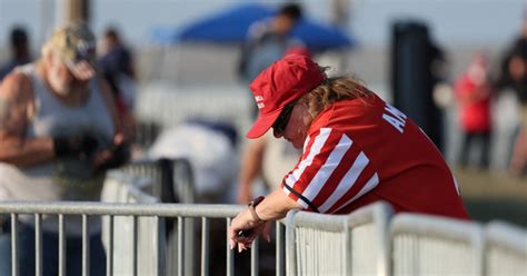 “폭죽 터진 줄 알았다” 트럼프 피격에 시민들 충격…음모론도 확산