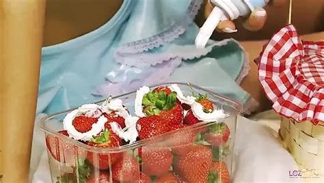 Whipped Cream 业余色情视频： 免费裸体性爱 Xhamster