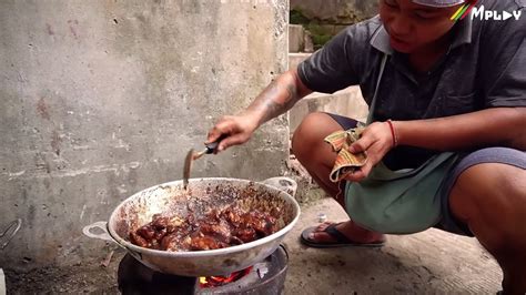 ရေသန့်ပြဇာတ် အပိုင်း ၃ ~ မဲမဲ မဲမဲ 🌚နဲ့ ဝက်ပုန်းရည်ကြီး 🐖 ကန်စွန်းရိုးချဥ်ဟင်းချို 🍲 ငါးပိသုပ