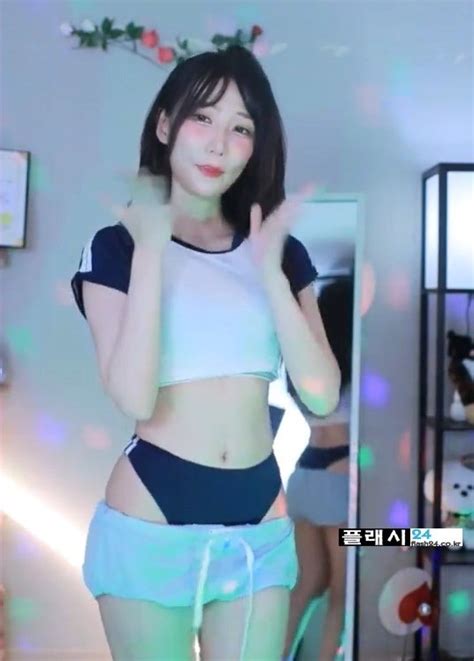 부르마 입고 춤추는 Qwer 마젠타