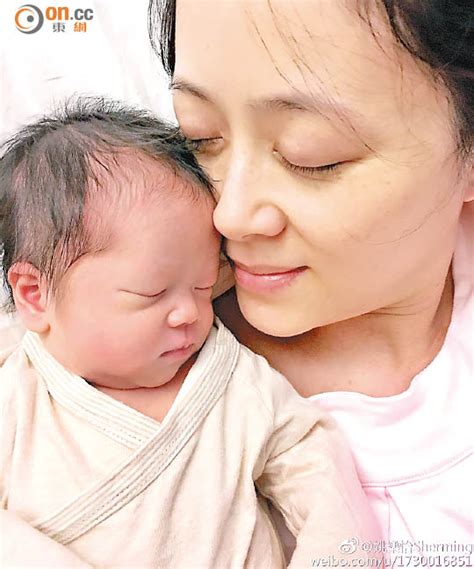 姚樂怡冬至喜誕b女 太陽報