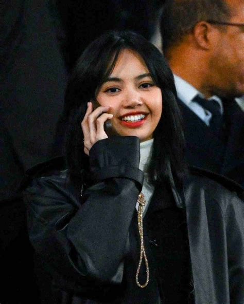 تعليقات الكوريين بلاك بينك ليسا مصابة بمتلازمة باريس كيبوبنا