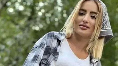 Perempuan Cantik Tewas Ditembak Aparat Karena Tak Pakai Jilbab Saat Demo Keluarga Tak Tinggal