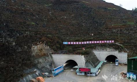 鄂企承建！贵州纳晴高速公路以脚细隧道双幅贯通 湖北日报新闻客户端
