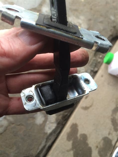 Фиксатор дверей — Hyundai Accent 2g 1 6 л 2008 года своими руками Drive2