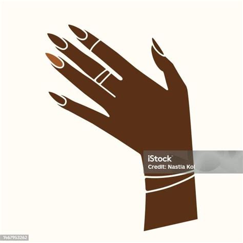 보석을 가진 흑인 여성 손의 평면 벡터 삽화 브라운 손 실루엣 아프리카 계 미국인 민족 손톱 아름다움 케어 제품 광고를위한 디자인 포스터 로고용 네일 살롱에 대한 스톡 벡터