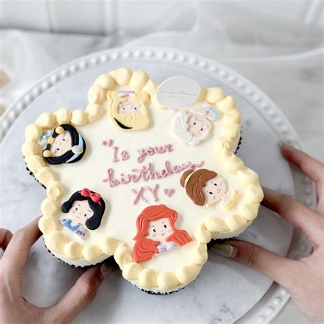 Princess Pull Apart Cupcake • Princess Cakes • Creme Maison Bakery