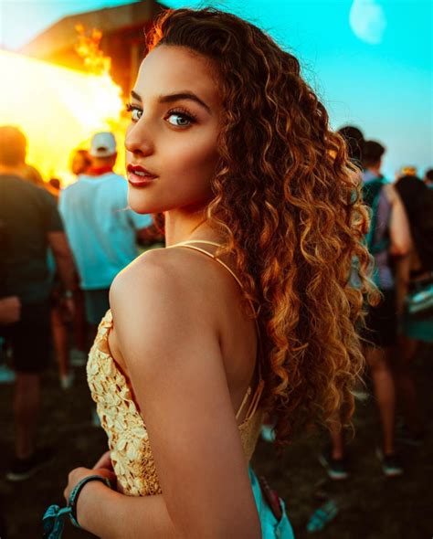 Sofie Dossi Coachella