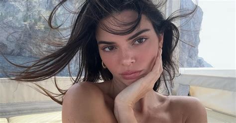Kendall Jenners Mismatched String Bikini Was So Old Money